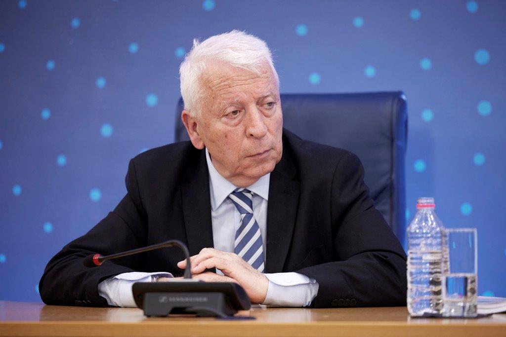 Η ζόρικη απάντηση με δικαστική προσφυγή του Περιφερειαρχη Κ. Μουτζούρη ...