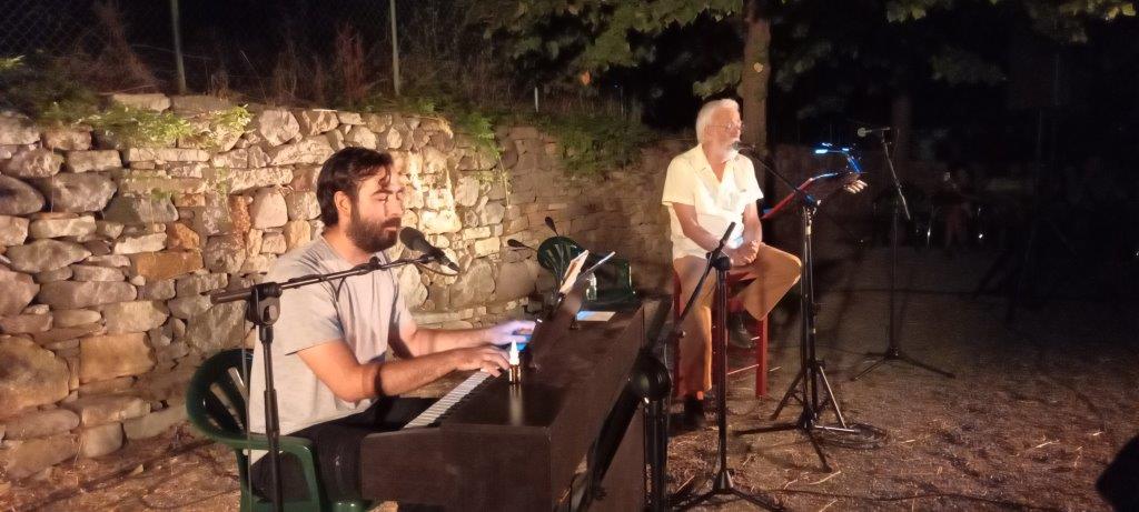 «Το καλοκαίρι πέρασε σα ρίγος”, Ο Αργύρης Μπακιρτζής, υπέροχος ...