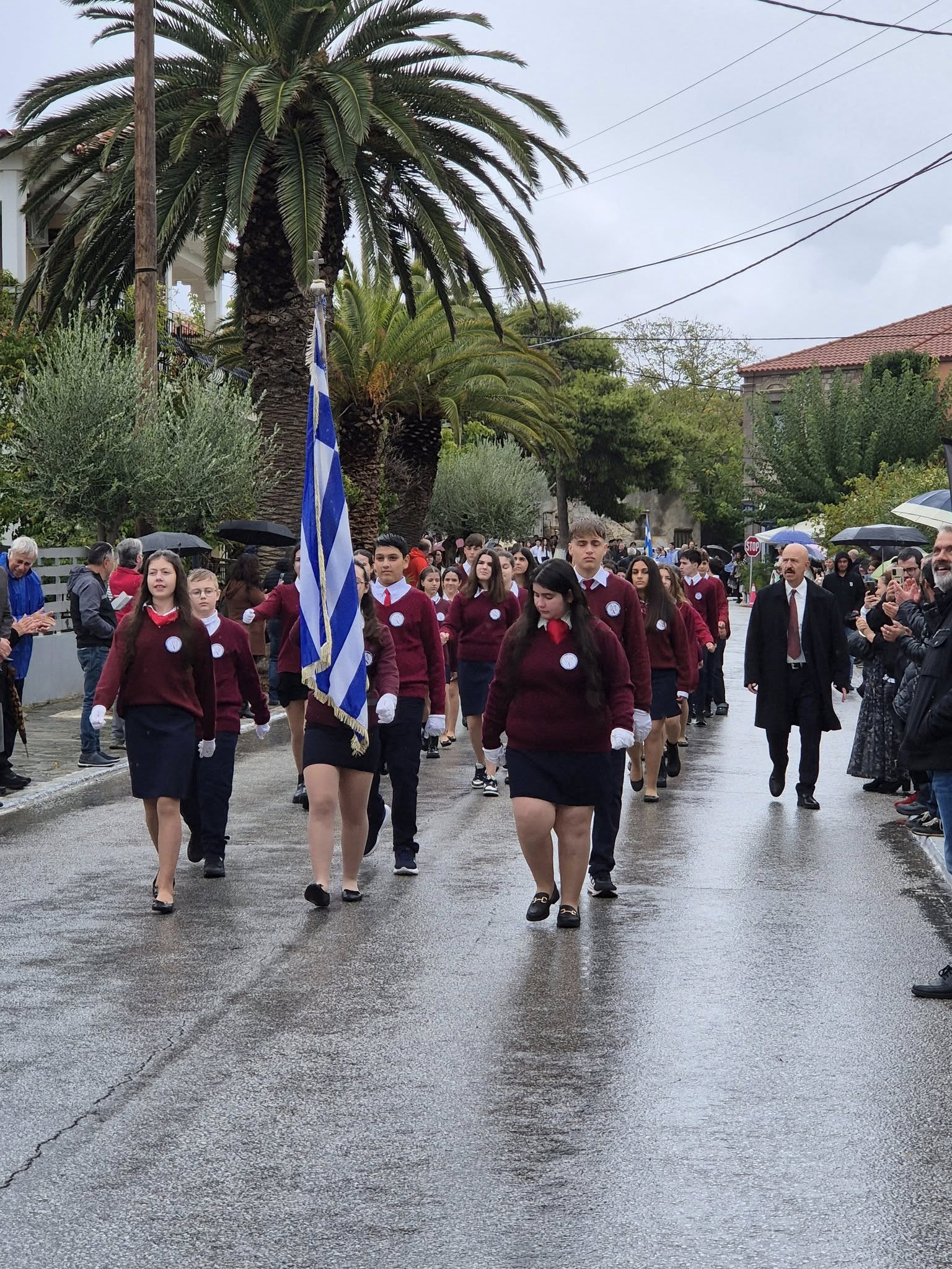 Με περηφάνια και παρά τη βροχή παραλλάσσαμε και φέτος, – LimnosNea.gr ...